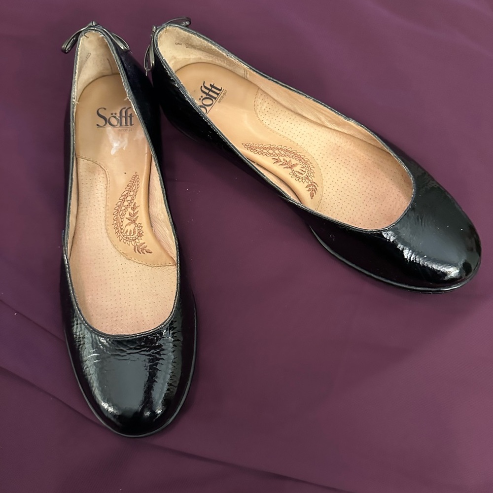 Sofft Black Patent Leather Flats. Size 9. - Gem